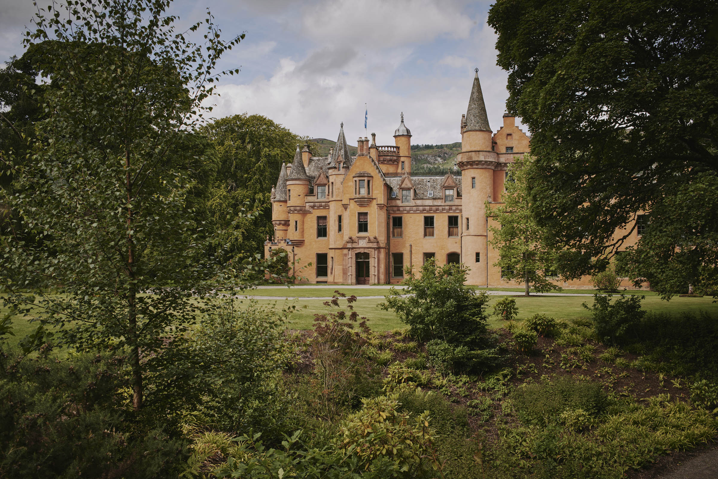 Aldourie Castle, Scotland - Drummonds